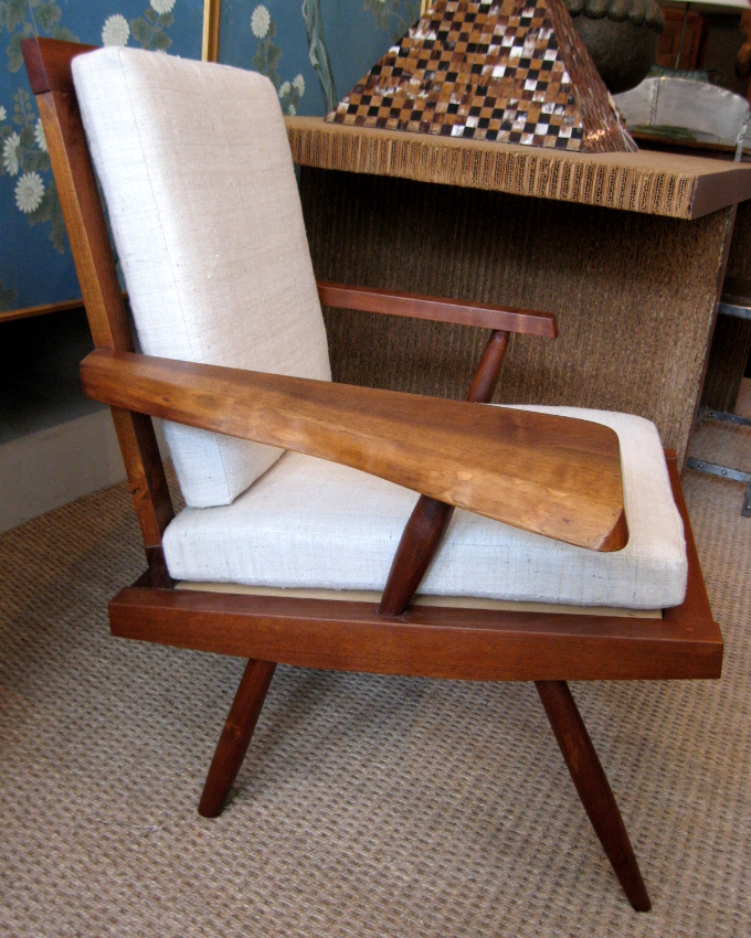 1950S GEORGE NAKASHIMA STYLE WALNUT PADDLE ARM CHAIR